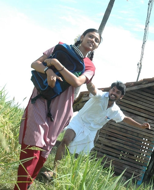 Actress stills and videos: Oviya Cute Photos in Movie Kalavani