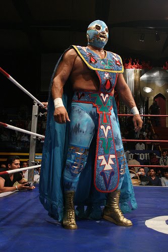 ESTRELLAS DEL RING.: Canek reaparece triunfante en la IWRG.