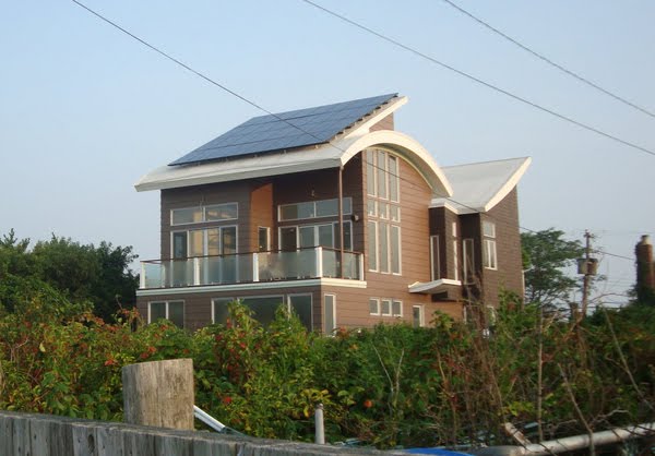 The Cool House: Sustainable Energy vs Fossil Fuels