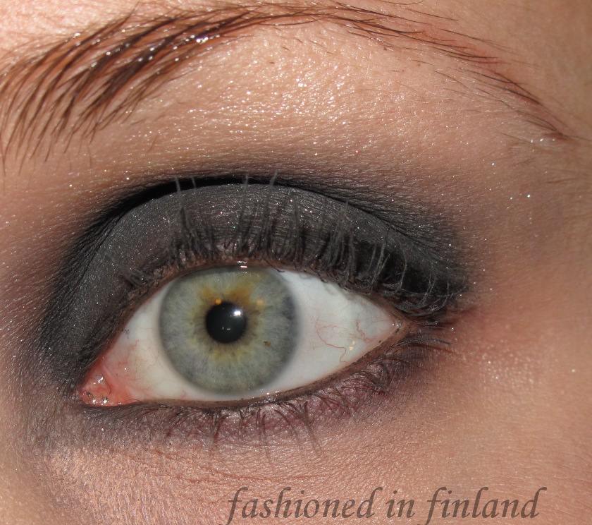[EOTD] Gabrielle Faust by Overall Beauty & black smokey eye ;)