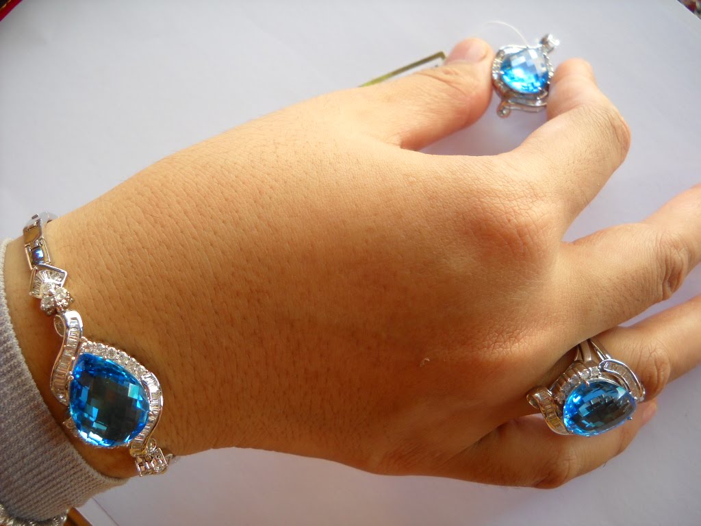 Nazman Enterprise: Set Berlian Asli Bertatahkan Batu Topaz