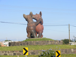 Colima Travel: ESCULTURAS DE COLIMA - LOS PERRITOS BAILARINES