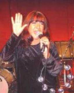 COMENTA Y DOCUMENTA: Baby Bátiz brinda con su público en concierto