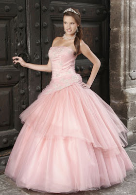 SUEÑOS DE UNA QUINCEAÑERA: VESTIDOS COLOR ROSA/FIUSHA