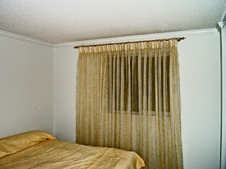 Off-center window - Linda Erlam's Design Sewlutions