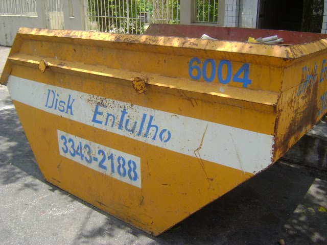 Vila Americana: Entulho na Caçamba