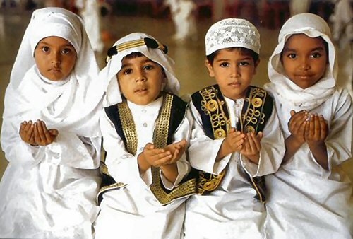 Muslim People: Cute Muslim Praying - Part (1)