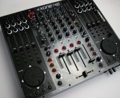 MusicalWars: Mesa-Controladora "Xone:4D" de Allen & Heath