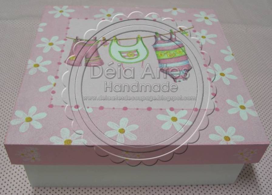 Deia Artes - Handmade: Kit bebê caixa e toalhinha roupinhas rosa