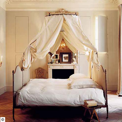 craving {canopy bed + a fireplace}