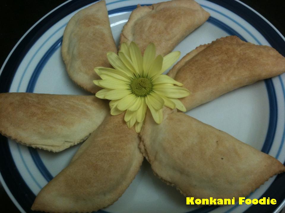 Konkani Foodie: Karanji/ Nevri (Baked): A Popular Festival Sweet