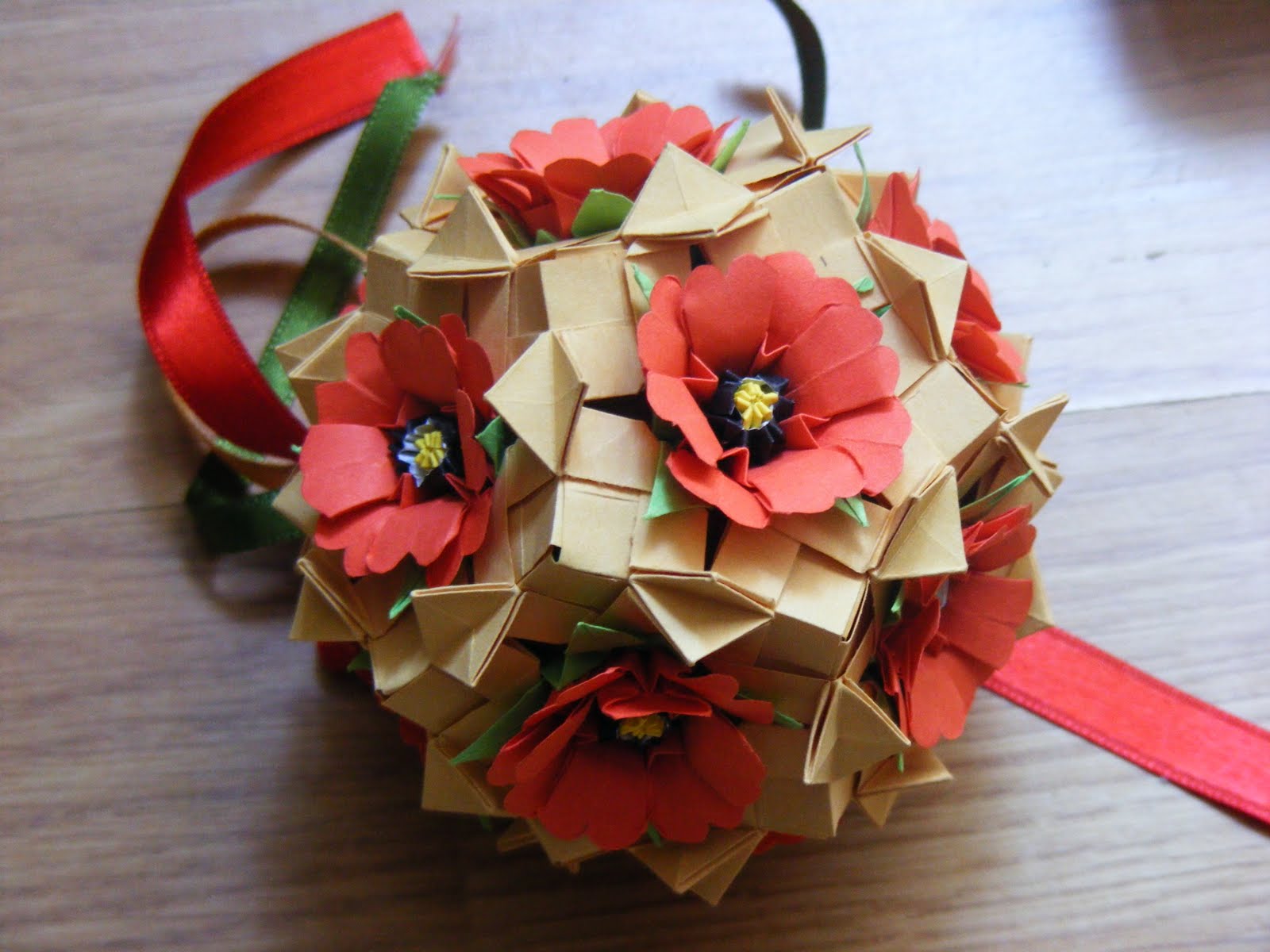 Magia Hartiei: Lan cu maci