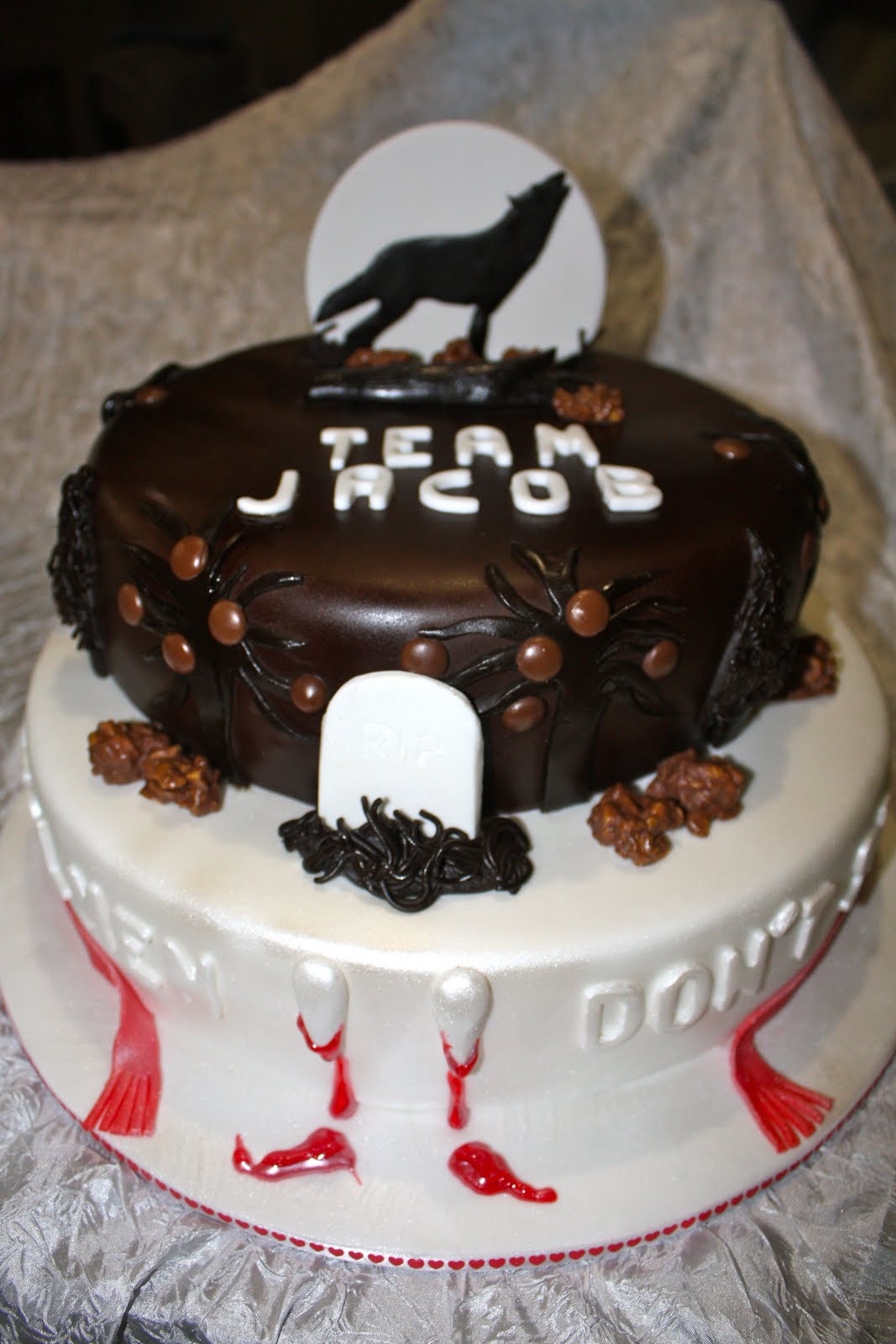 Mandylicious Cakes: Ashleigh's Twilight team Jacob cake
