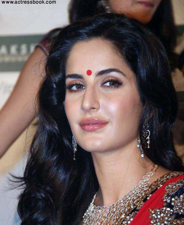 Stunning look Bollywood queen Katrina Kaif latest red saree stills ...