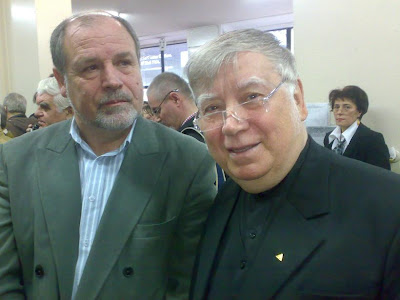 Victor Roncea Blogspot: O zi din viata unui ziarist: de la Tribunal la ...