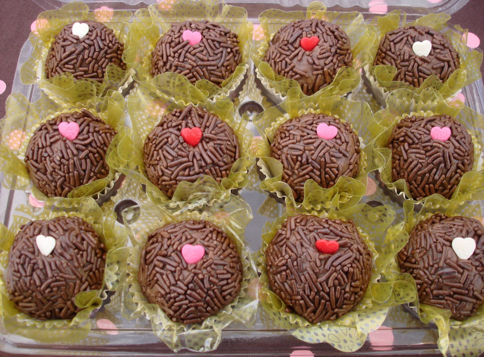 B de brigadeiro ®: BRIGADEIROS.....