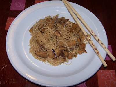 Cocianita: Fideos chinos con pollo, setas y brotes de bambú