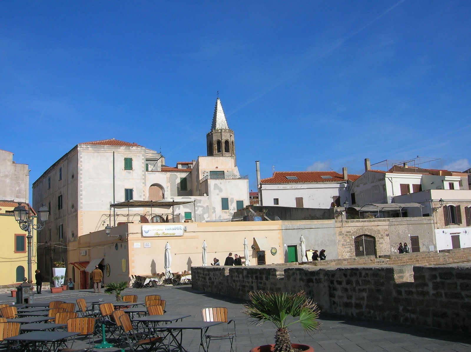 Legnagoflash : Alghero: edifici del centro storico