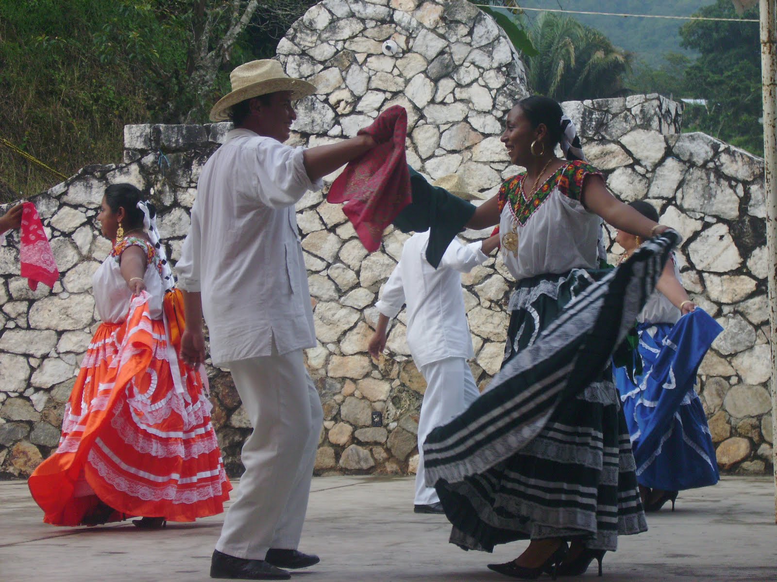 YOLOXOCHITL: SONES Y CHILENAS DE PINOTEPA NACIONAL