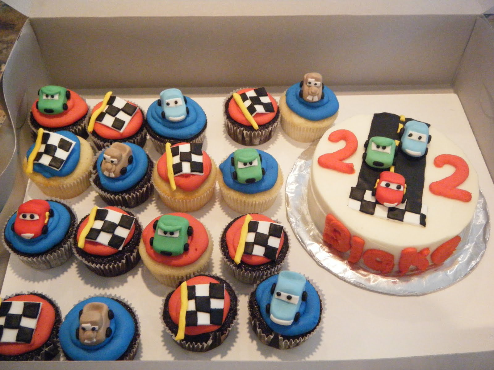Cassy's Cakes: "Cars" cupcakes
