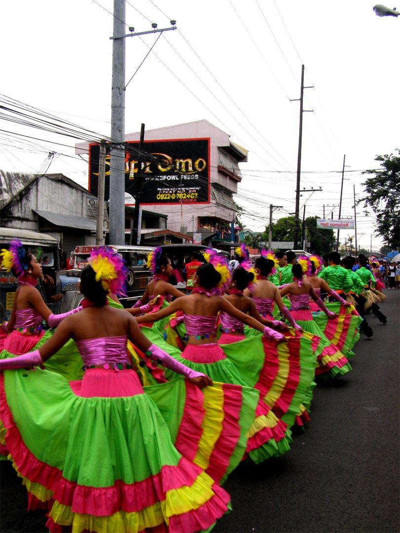 laguna's pink pineapple: Bathing in Spectacle, the Bañamos Way