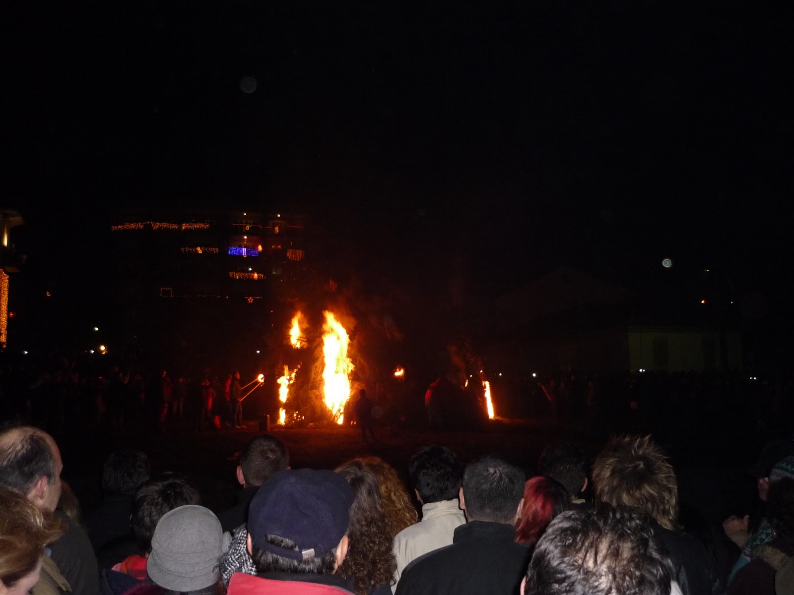 News from florina (Macedonia): ΠΛΑΤΕΙΑ ΗΡΩΩΝ ''ΦΩΤΙΕΣ ΦΛΩΡΙΝΑ 2010''