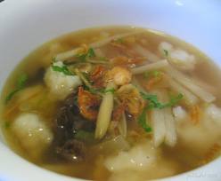 Makanan Khas Palembang: Tekwan dan Model