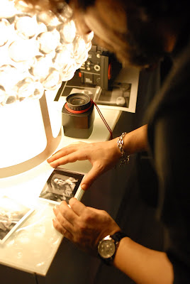 Backstage of Okan Bayulgen's "Erkeklerin Saatlerini Takan Kadinlar" by ...