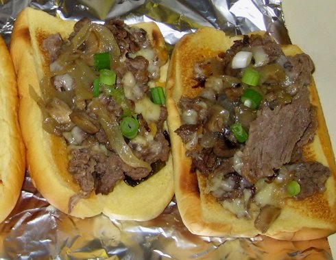minxeats - recipes, recaps, and restaurant reviews: Mini Cheesesteaks