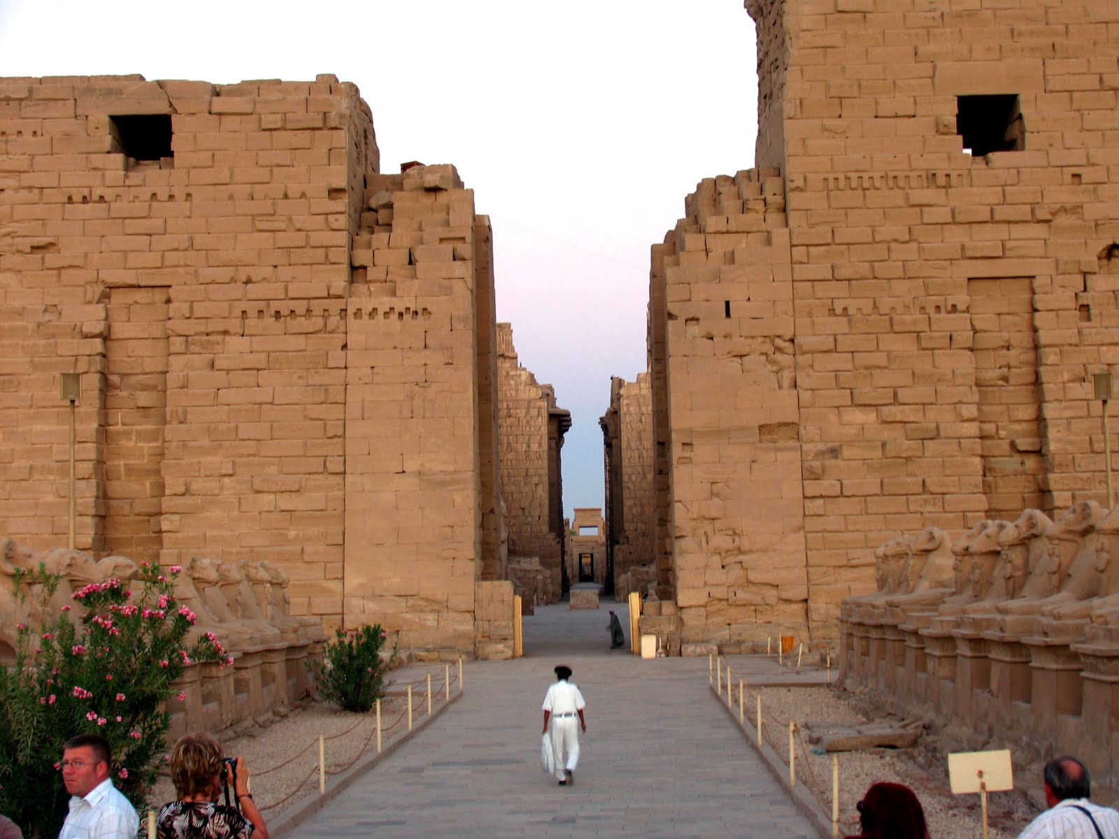 TRAS LA MIRADA DE ISADORA: La Antigua Tebas