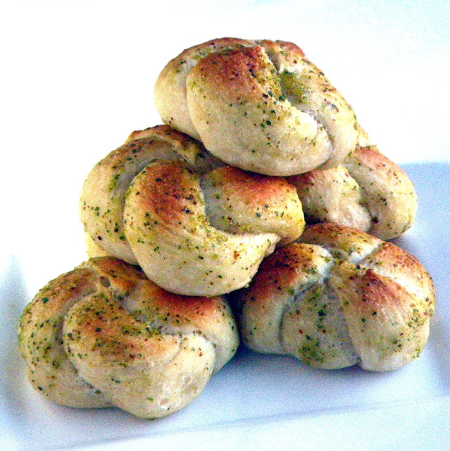 52 Ways to Cook: "Knot" Rolls... Green Onion - Cilantro Knot Rolls