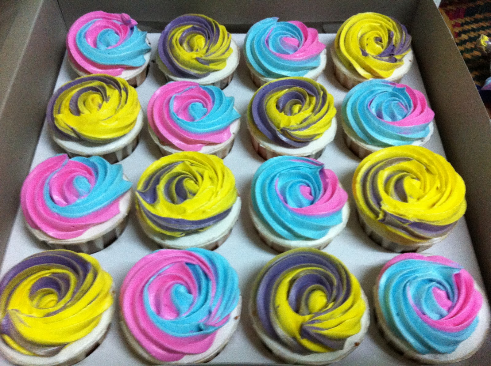 IreneBakelove2: Fancy & Funky Cupcakes