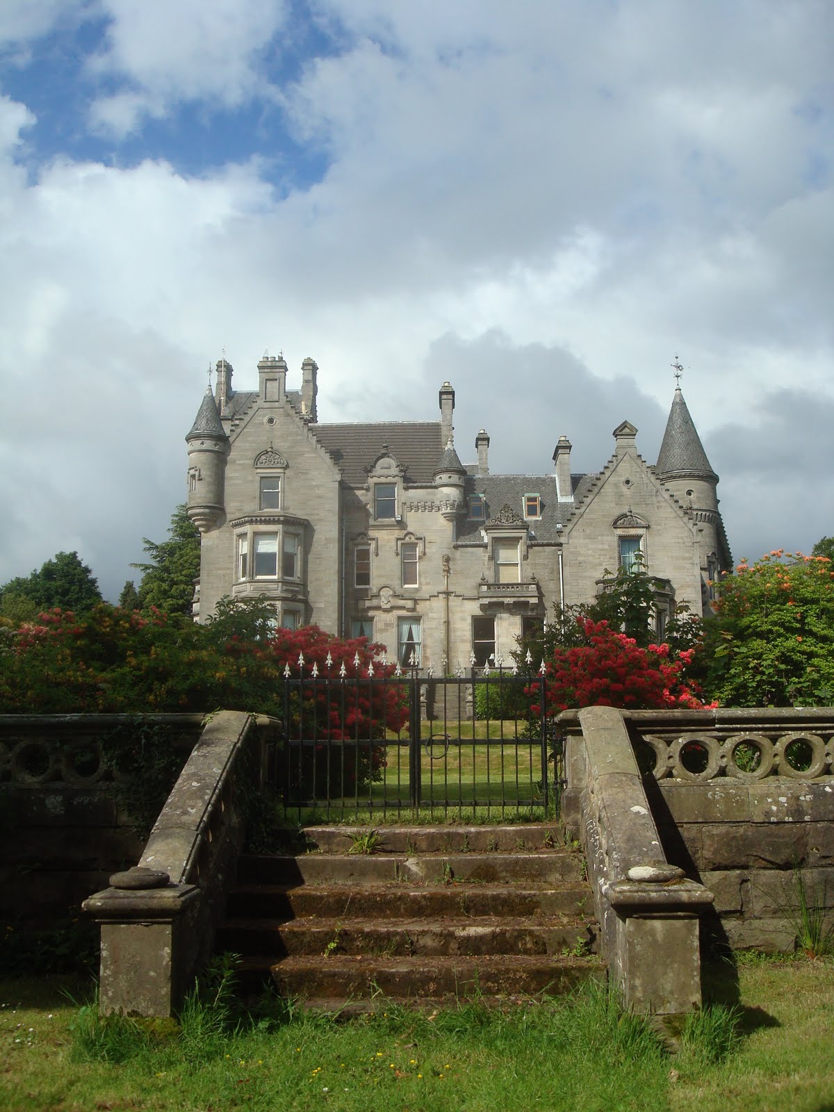Scotland Missions 2010: The Overtoun House, a Modern Castle