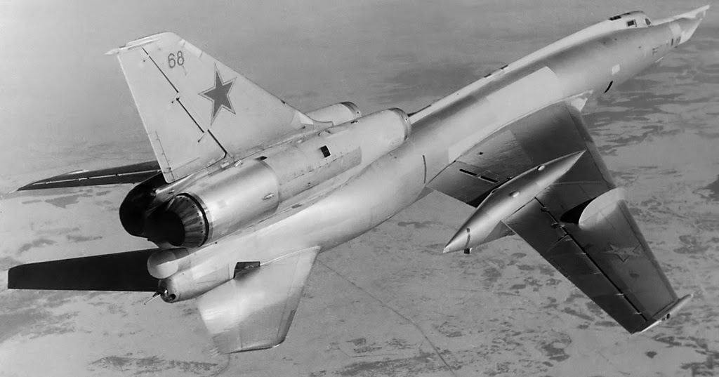 TU-22 - MAIS UM ÍCONE DA GUERRA FRIA - (M419-39AL/2010) ~ PÁSSARO DE FERRO