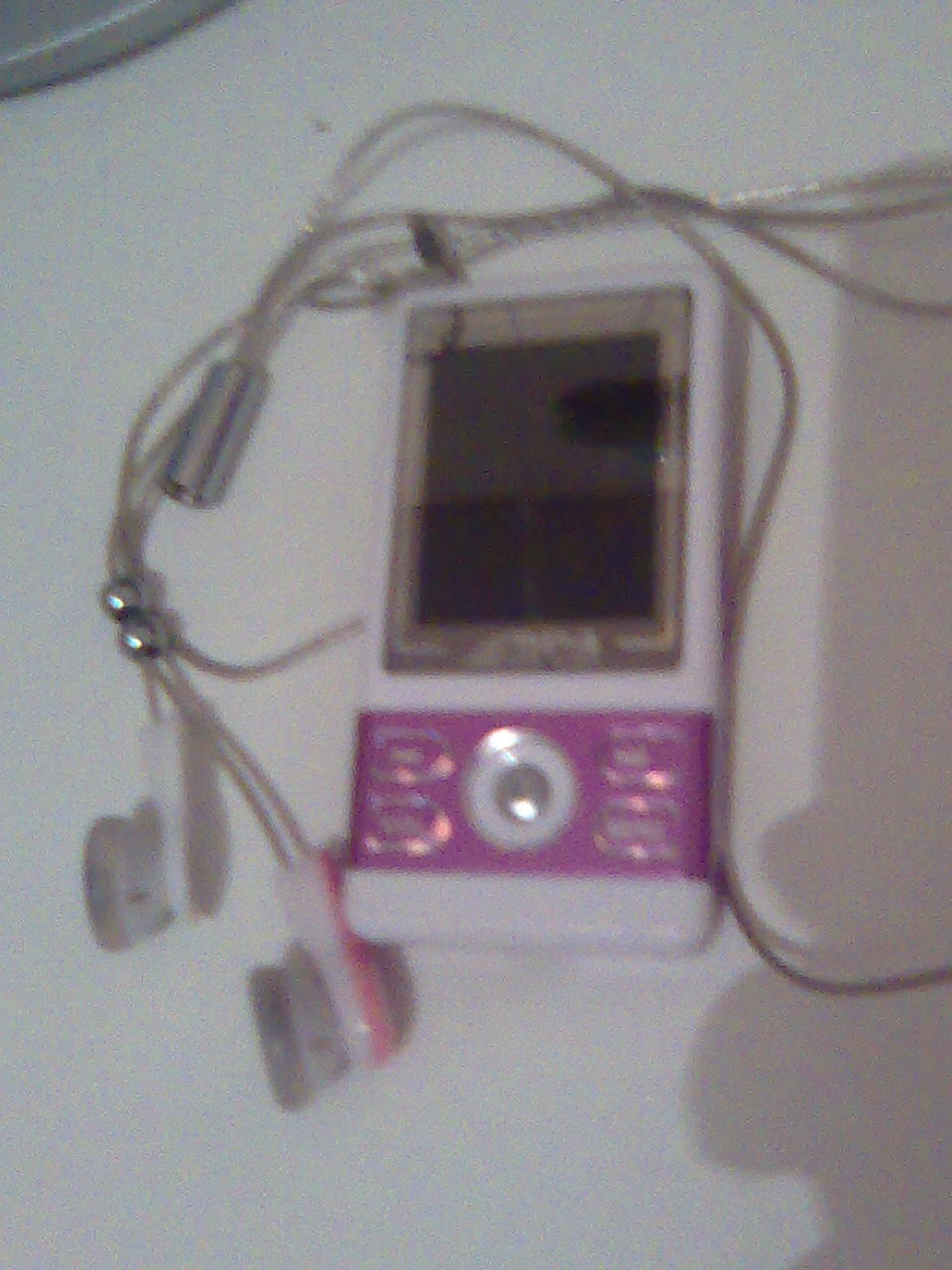 Vendo ou Troco!: MP4 SONY (Rosa com Baranco) Com arranhão no Visor R$ 30,00