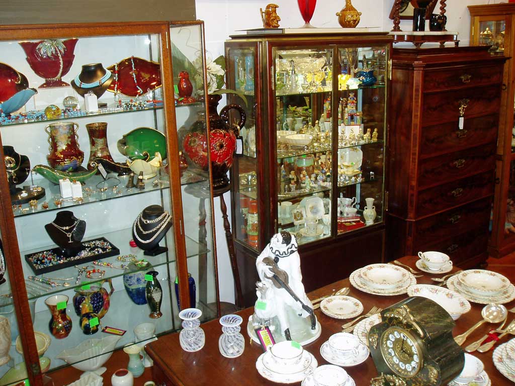 Heaths Old Wares, Collectables, Industrial Antiques: Our Local Trail