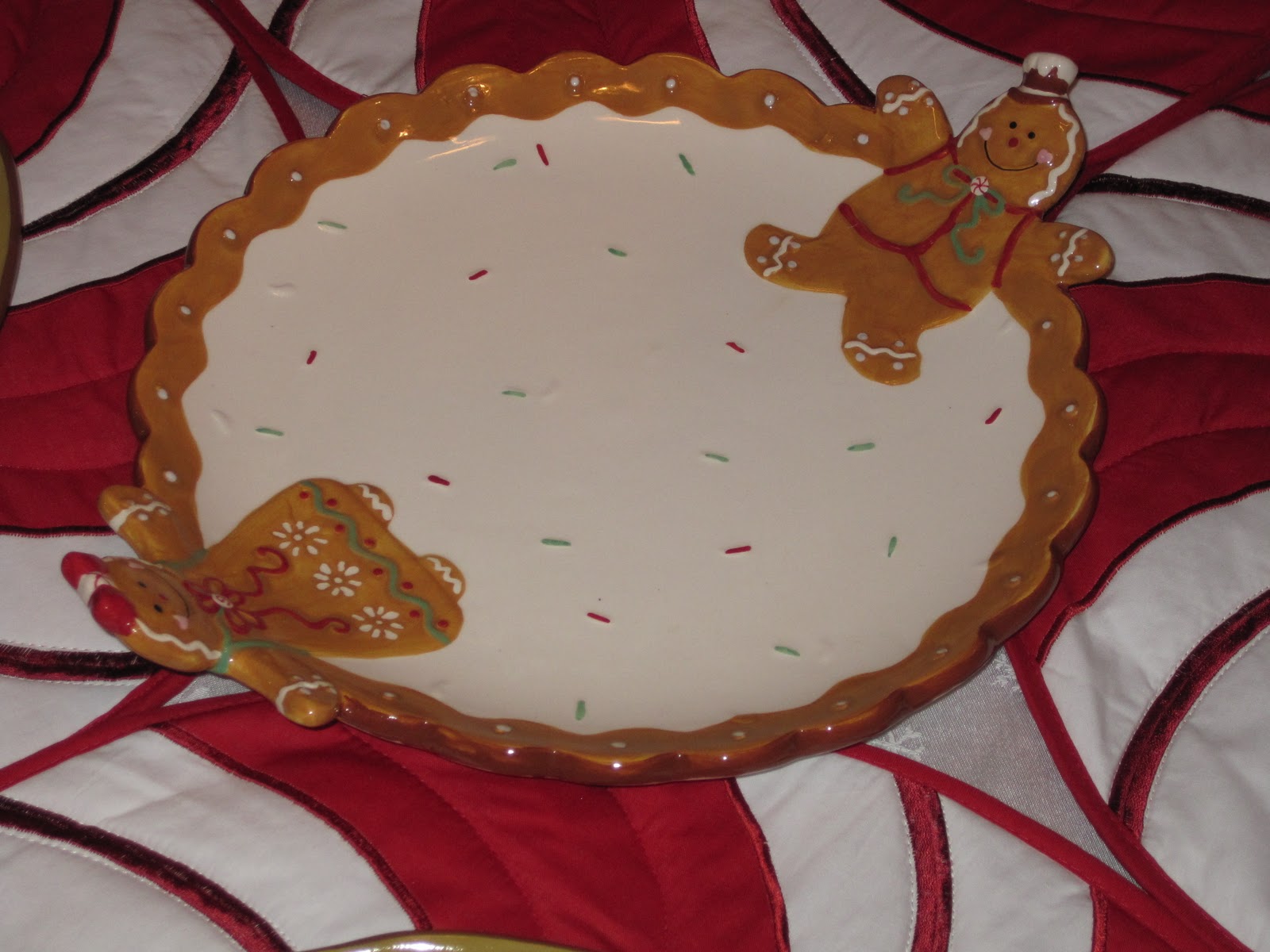 On Crooked Creek: Gingerbread Invade Dining Table!