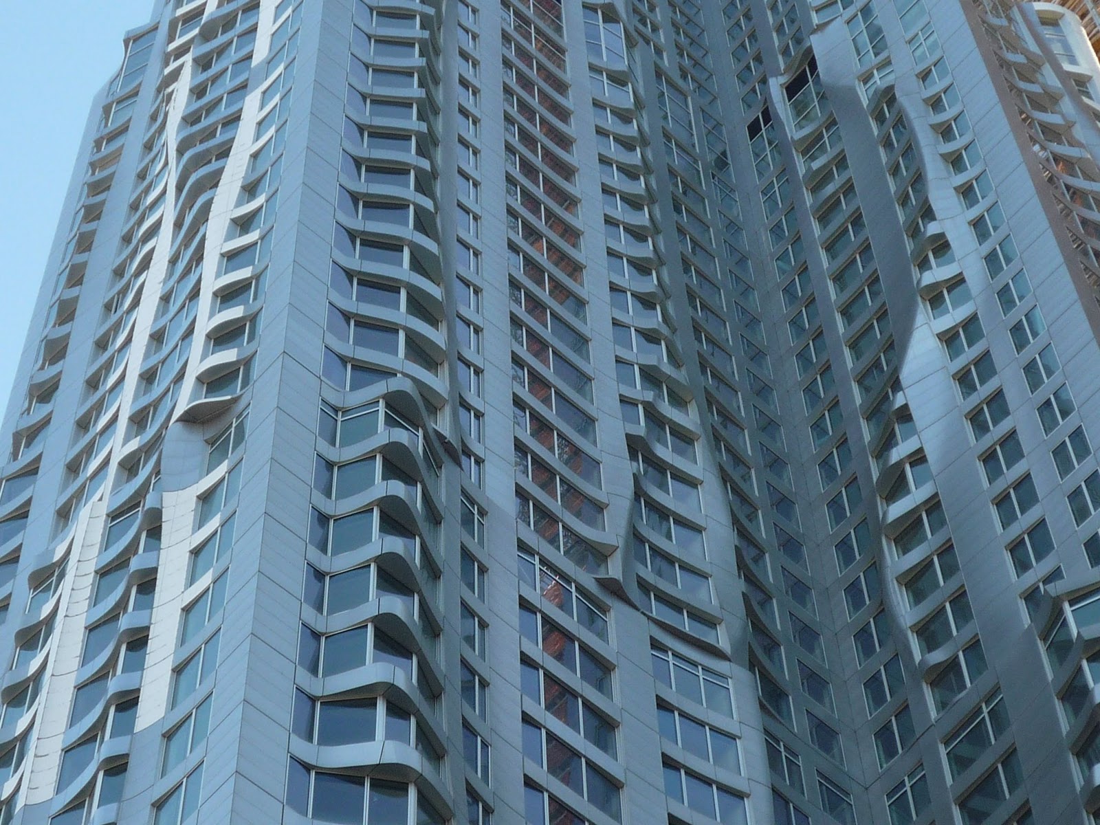 The Newcomer on Spruce Street: Frank Gehry's Contribution to the New ...