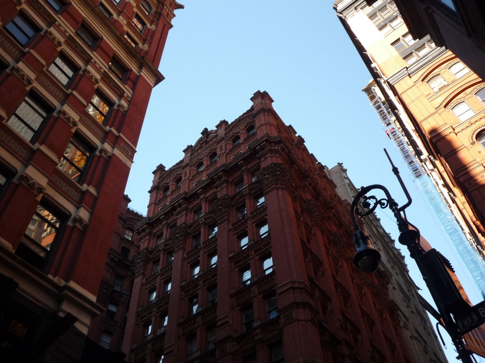 The Newcomer on Spruce Street: Frank Gehry's Contribution to the New ...