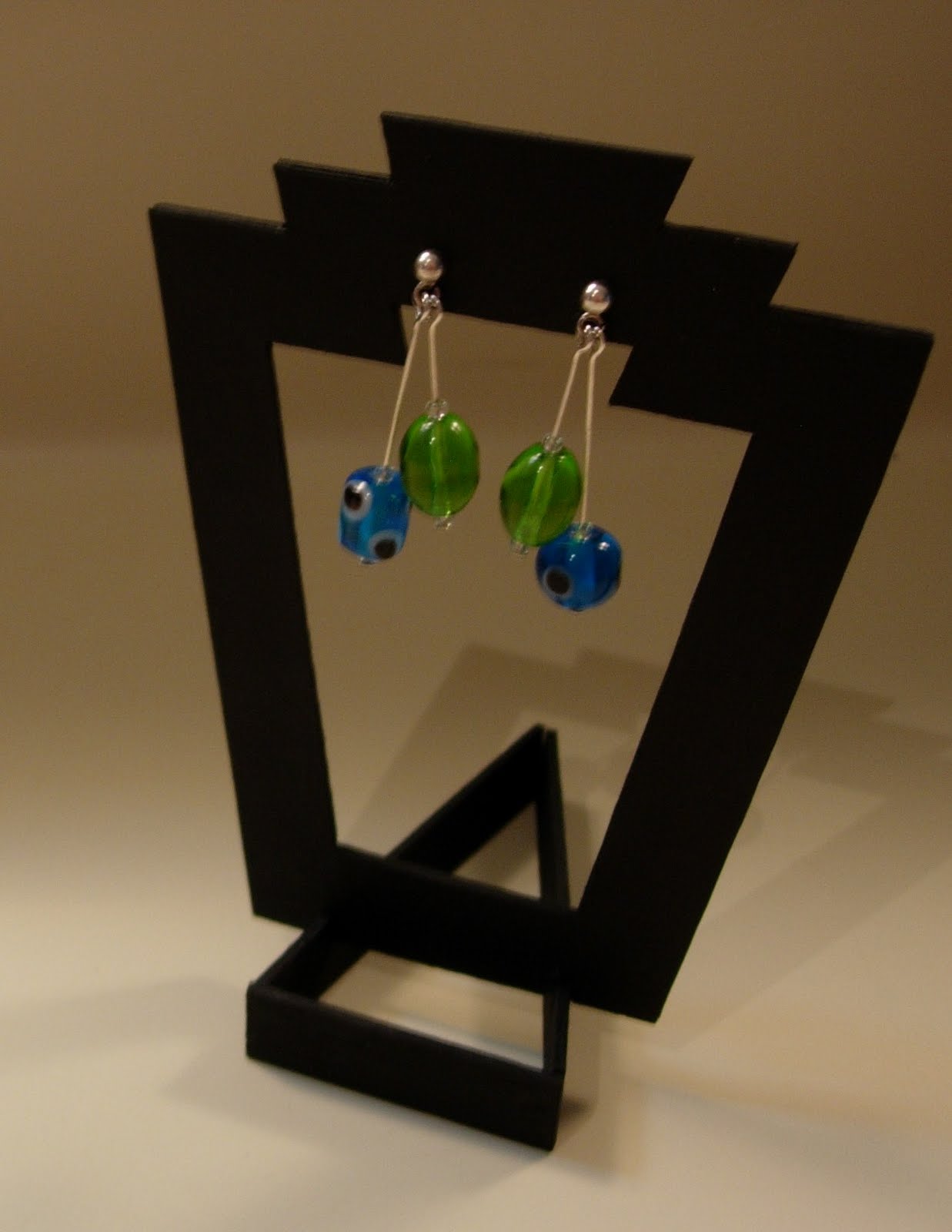 LJL Designs: Earring Stand Tutorial