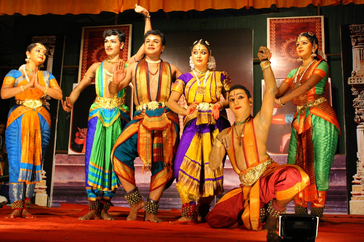 Ramesh Menon's Clicks and Writes: Photo Speaks - Mahanavami Maholsavam ...