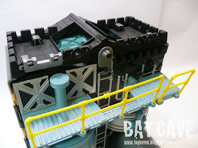 toyhaven: Surprise Buy @ STGCC 2010: Mattel Batman Batcave Playset