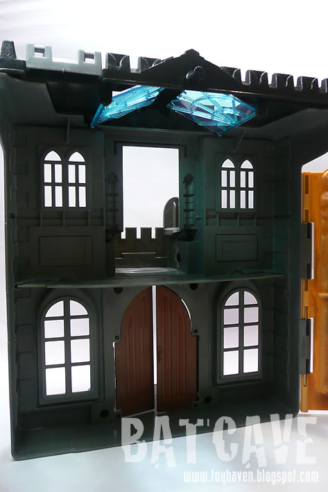 toyhaven: Surprise Buy @ STGCC 2010: Mattel Batman Batcave Playset