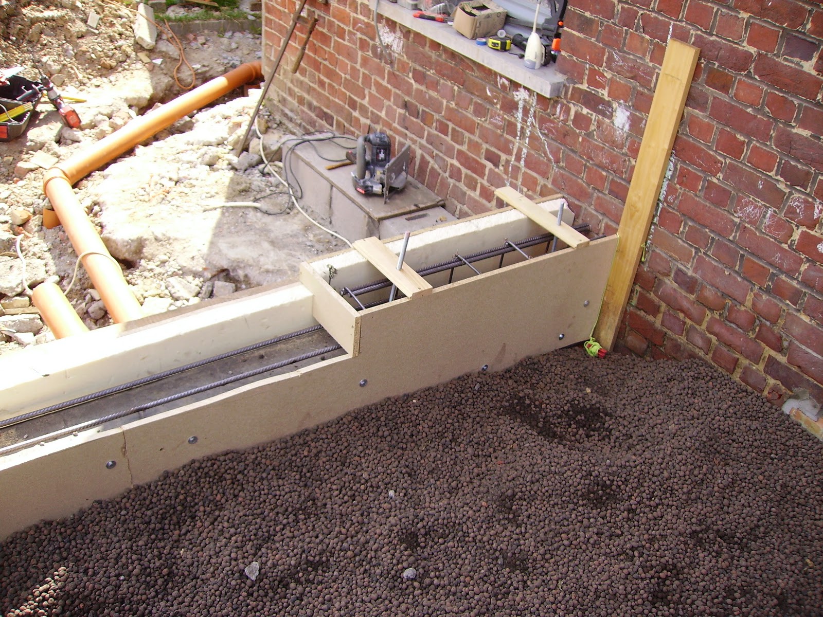 Stro Keuken: ringbalk gieten