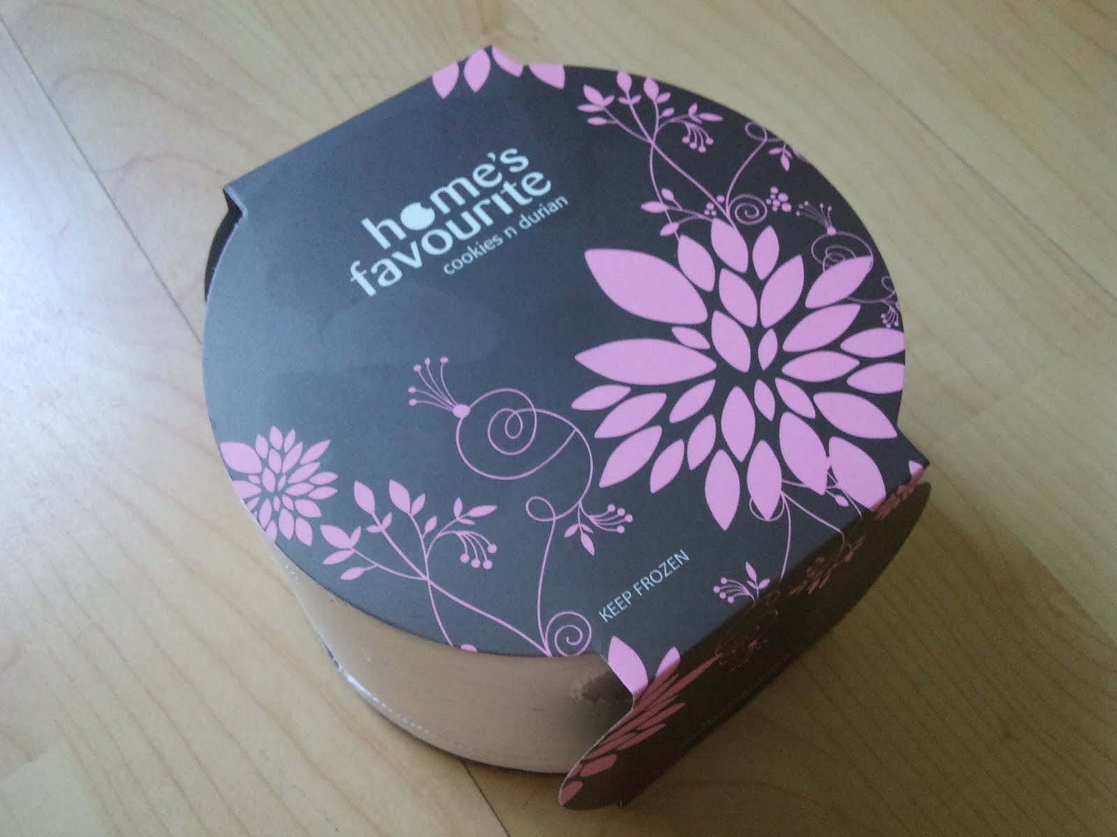 miss-coco-eats-home-s-favourite-durian-mooncake
