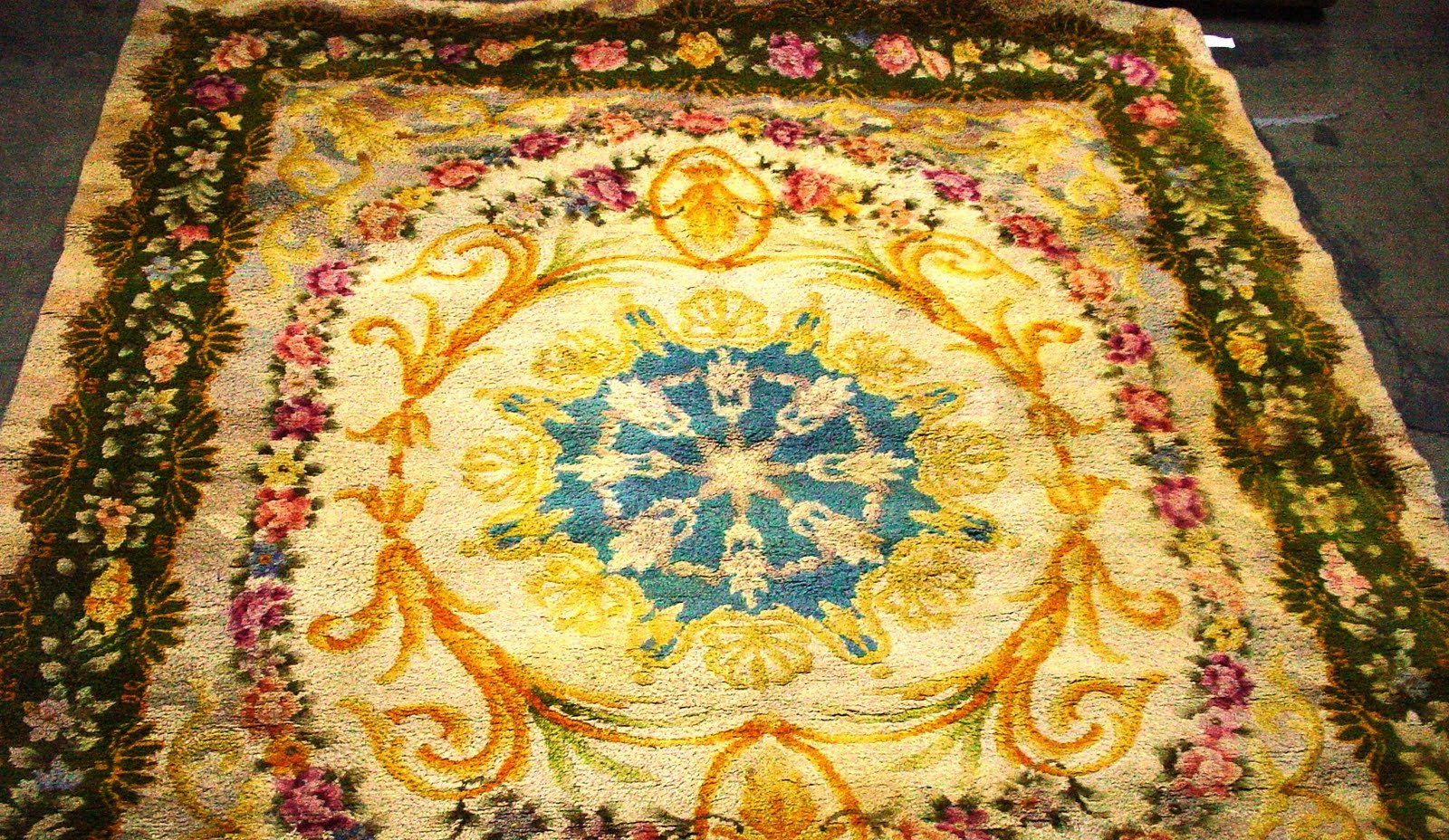 NURIA PALACIOS ANTIGÜEDADES: Especial Alfombras