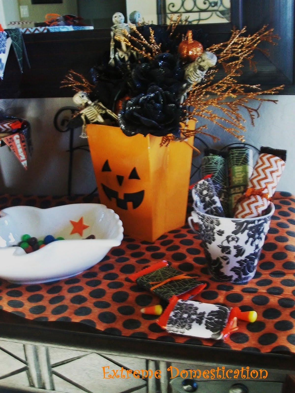 Extreme Domestication: Halloween Table Party Display