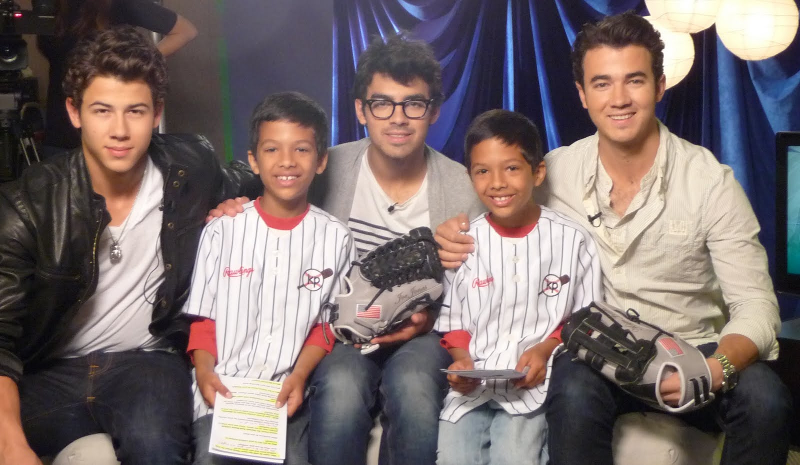 Jonas Magazine Blog: Ryan and Nathan Interview the Jonas Brothers