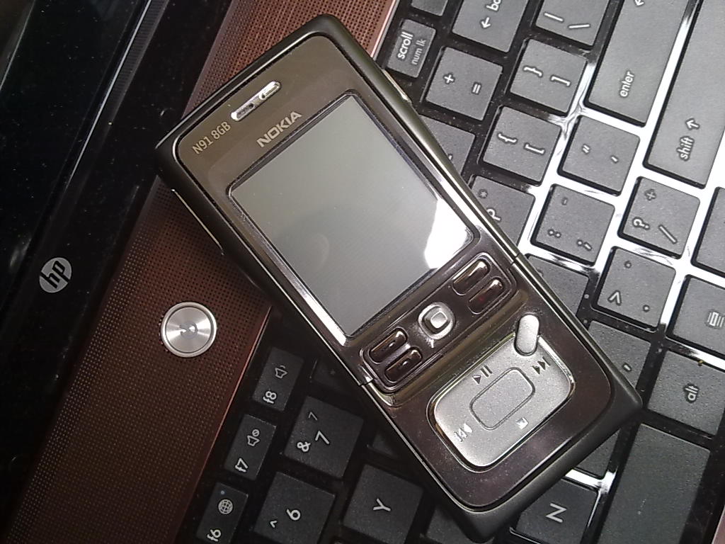 KOLEKSI NOKIA: Nokia N91 8GB Black "The Real Handphone Music"