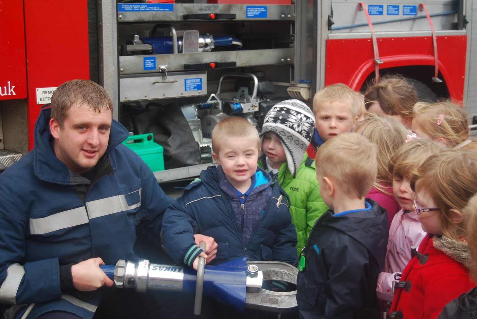 Gelli Primary School Nursery News: Firemen visit our school